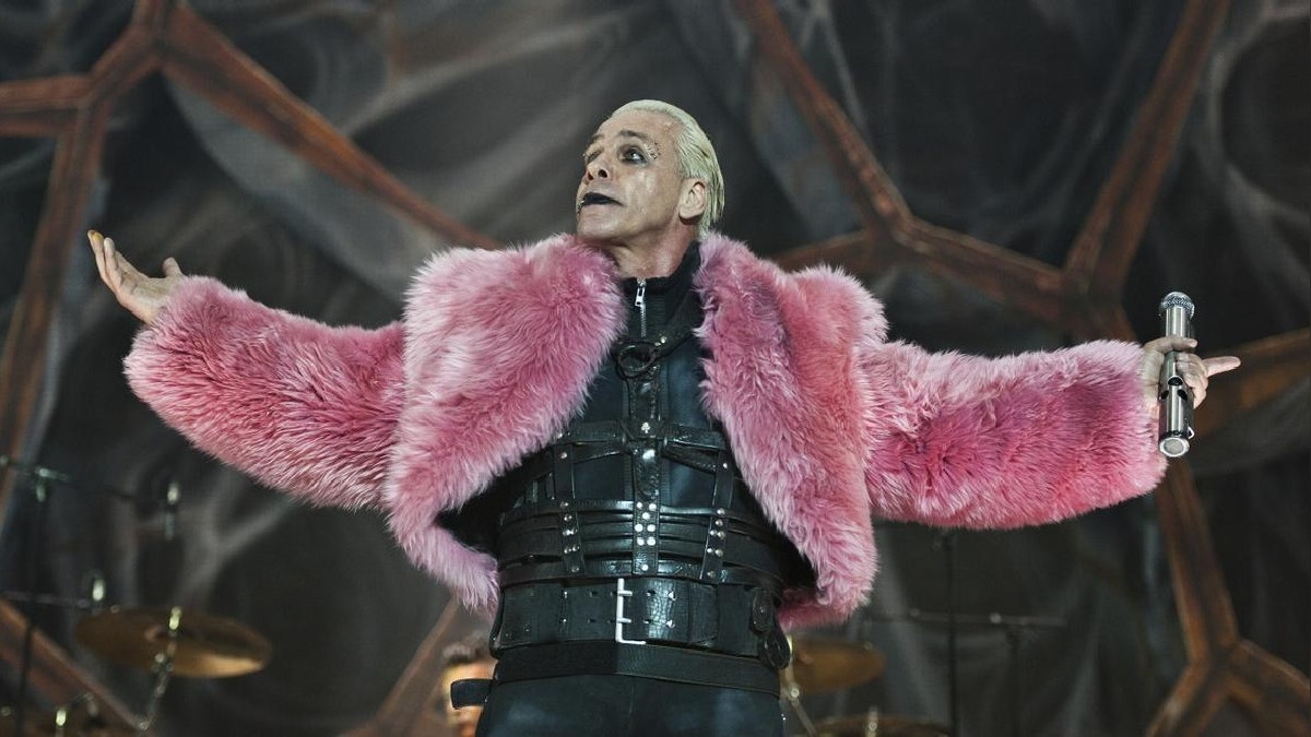 Till Lindemann, vocalista de Rammstein, rechaza acusaciones de agresión ...